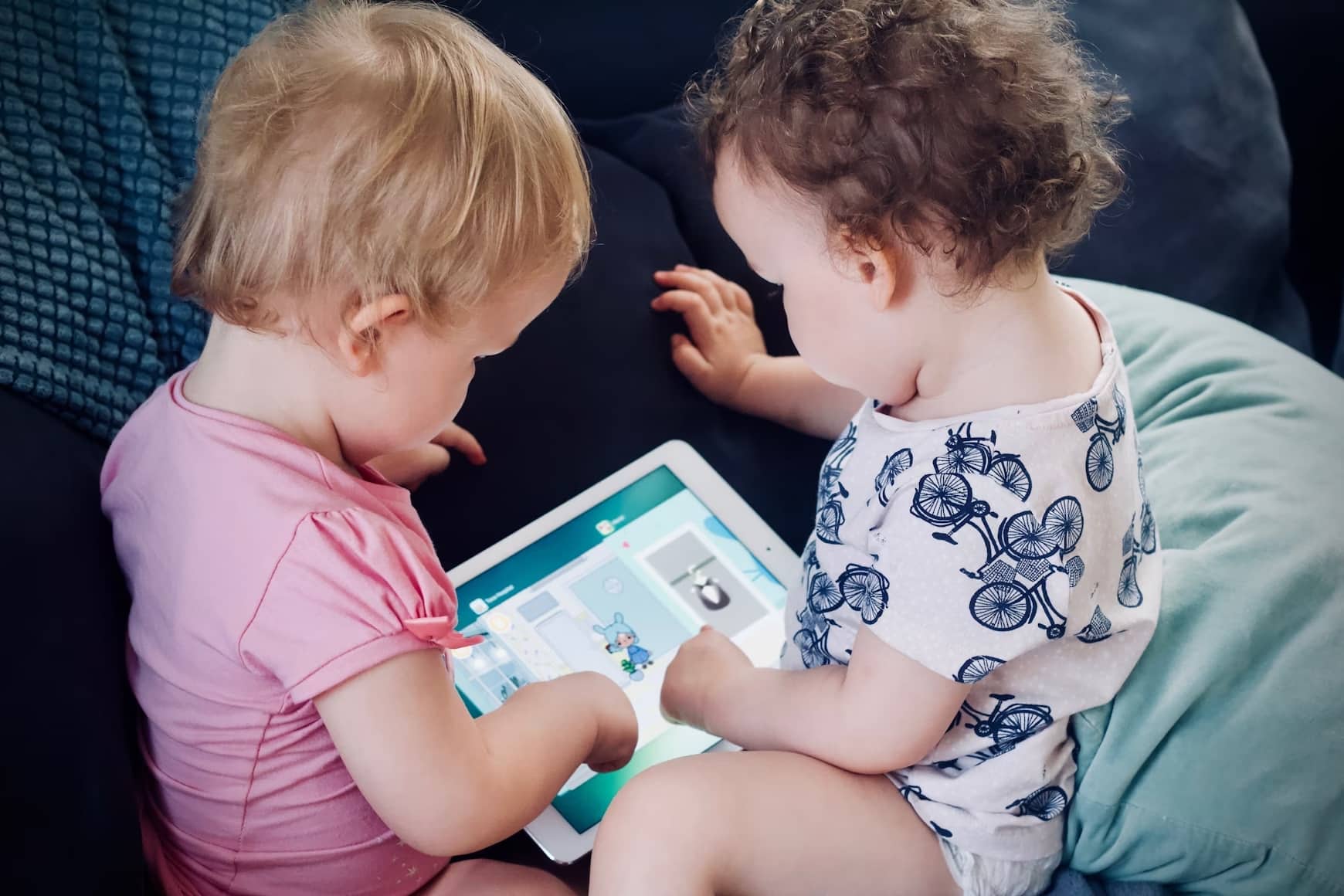 Les jeux sensoriels et le développement du bébé : Tout savoir